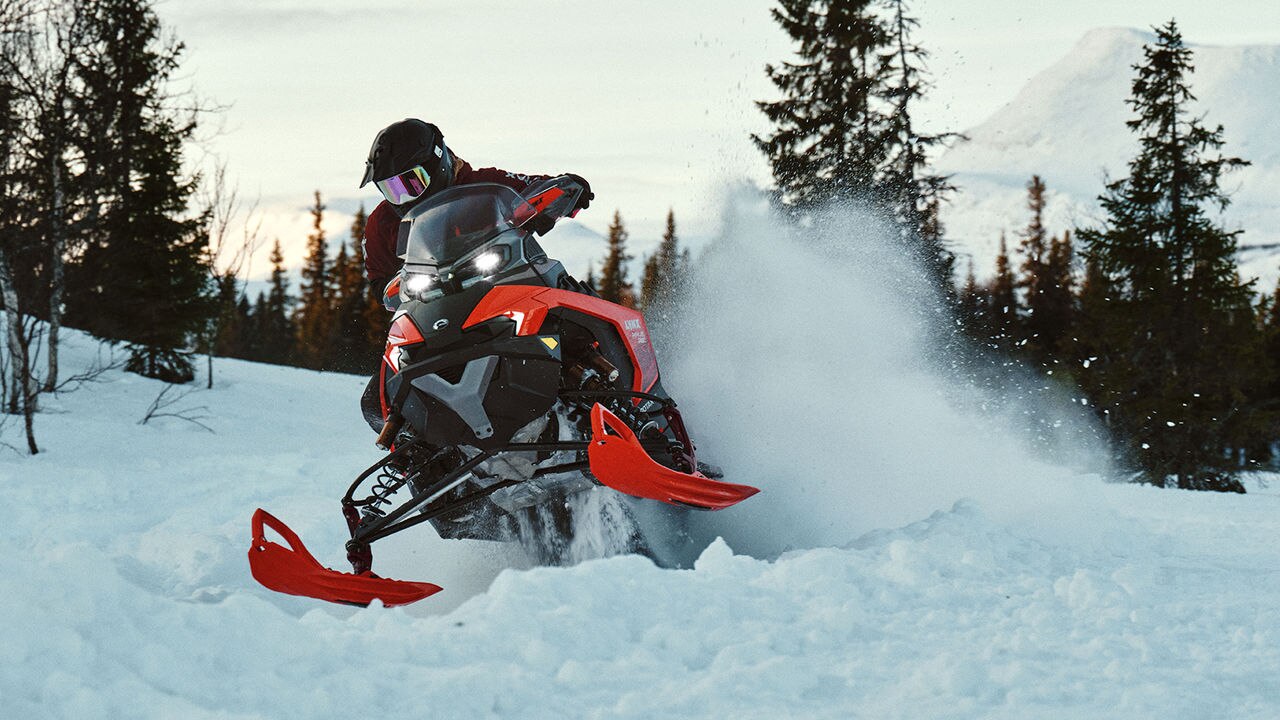 Trail snowmobile: Find the most performant Sleds – Lynx